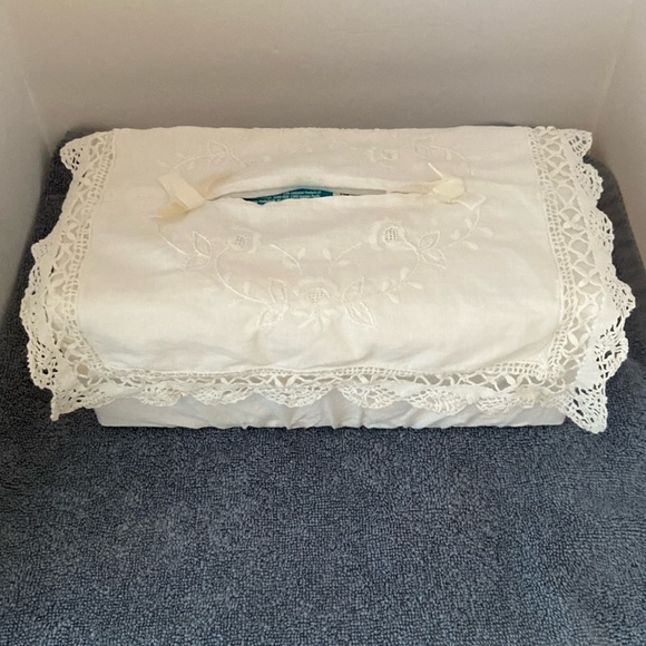 Other | Vintage White Fabriclace Tissue Box Cover 11x11 Tissue Box Not ...
